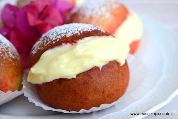 Bocche di lupo alla crema - ricetta bocche di lupo - Non solo piccante